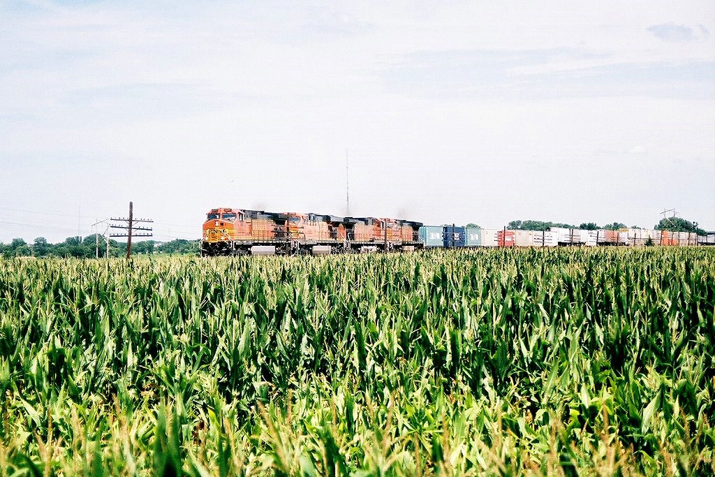 BNSF 5177 west at MP116
